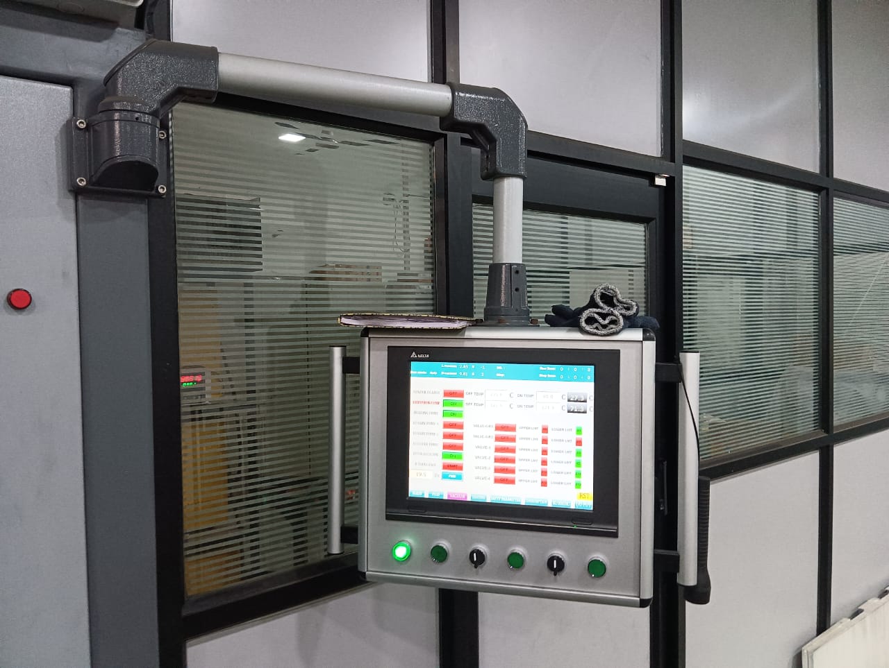 HMI Support System for Machines | Modular Swing Arm Mount